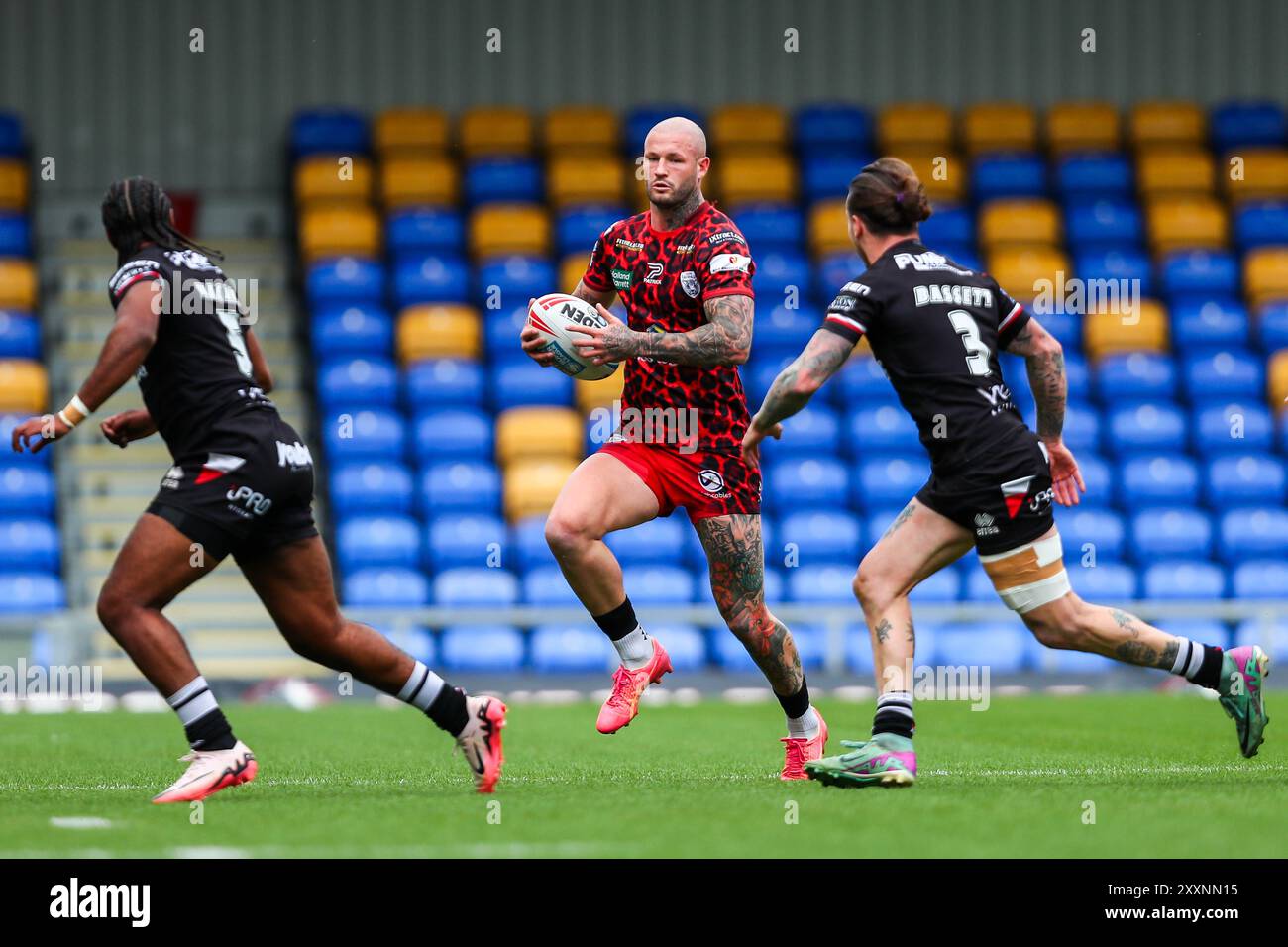 Izzy wilde hi-res stock photography and images - Alamy