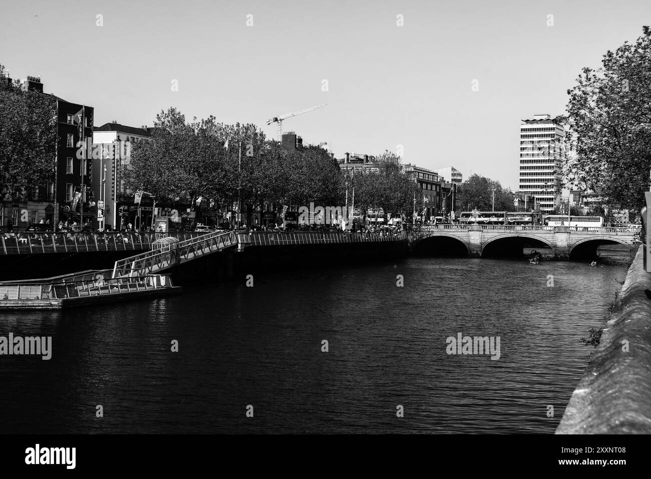 O'connell bridge dublin ireland Black and White Stock Photos & Images ...