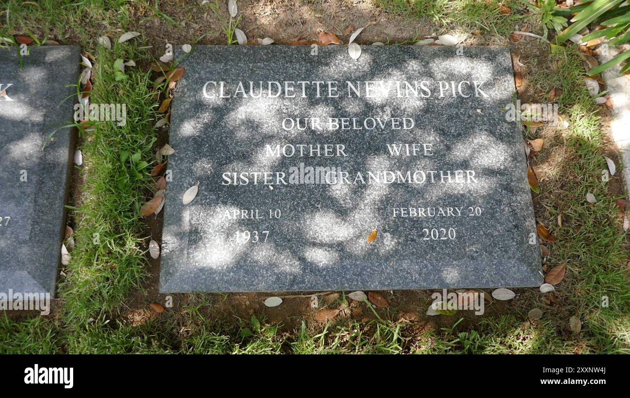 Los Angeles, California, USA 23rd August 2024 Actress Claudette Nevins Pick Grave in Gardens of ...