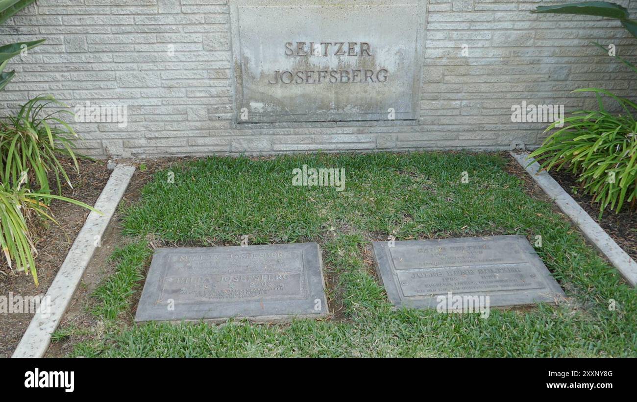 Los Angeles, California, USA 23rd August 2024 Television Writer Milt Josefsberg Grave in Courts ...