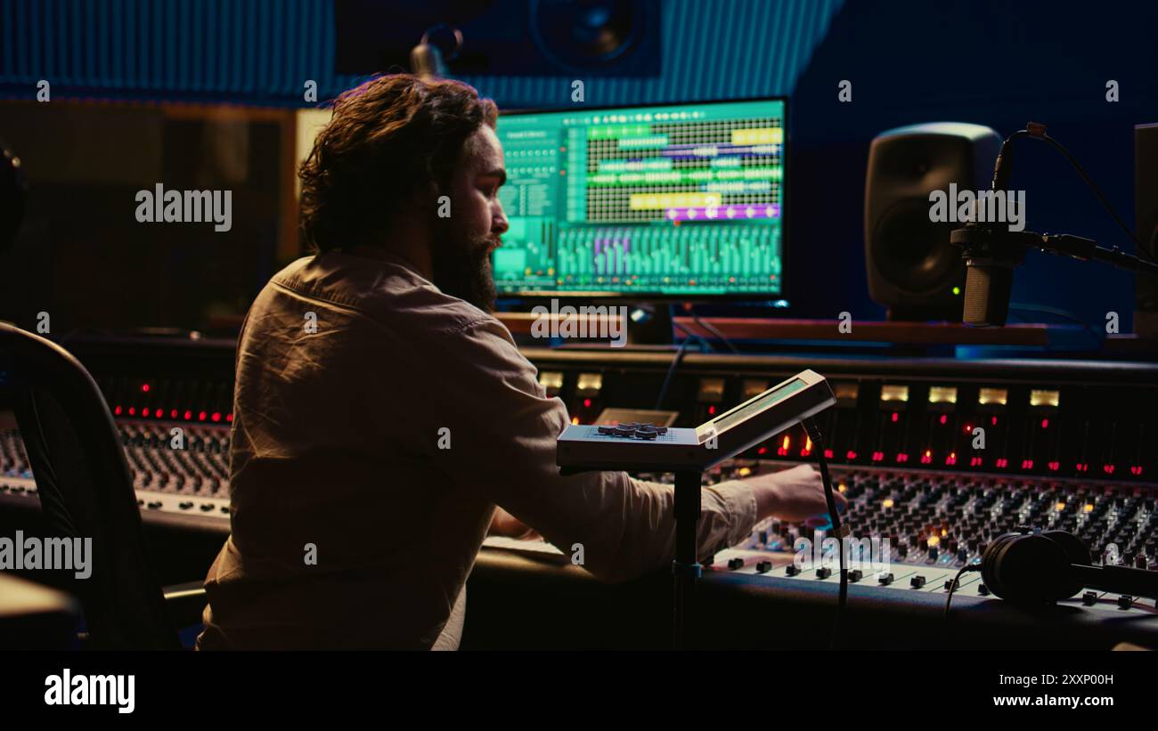 Motorized faders hi-res stock photography and images - Alamy