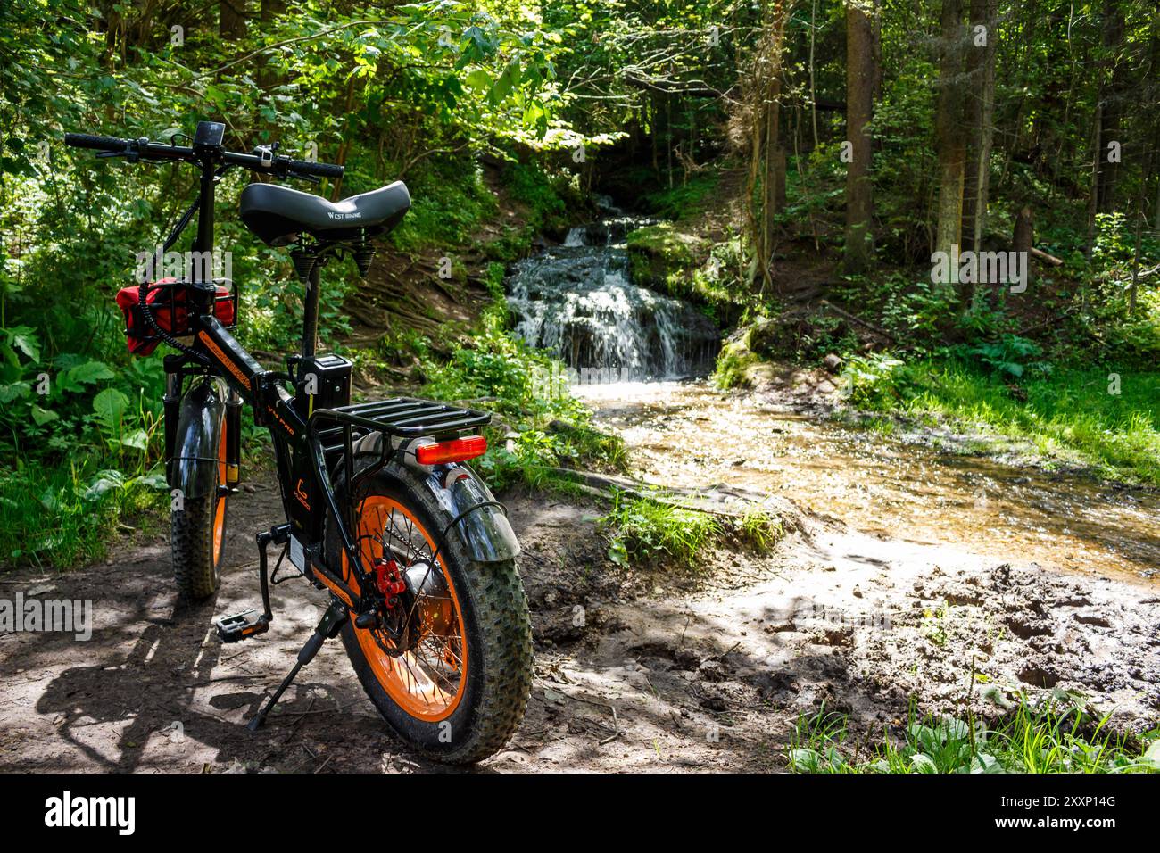 Electric bike ride in nature. Kugoo V4 Pro fatbike against the backdrop ...