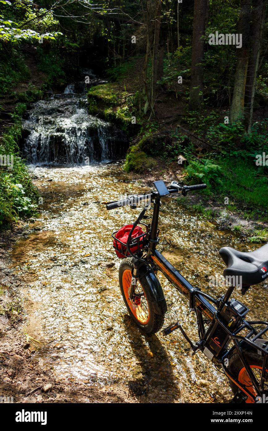 Electric bike ride in nature. Kugoo V4 Pro fatbike against the backdrop ...