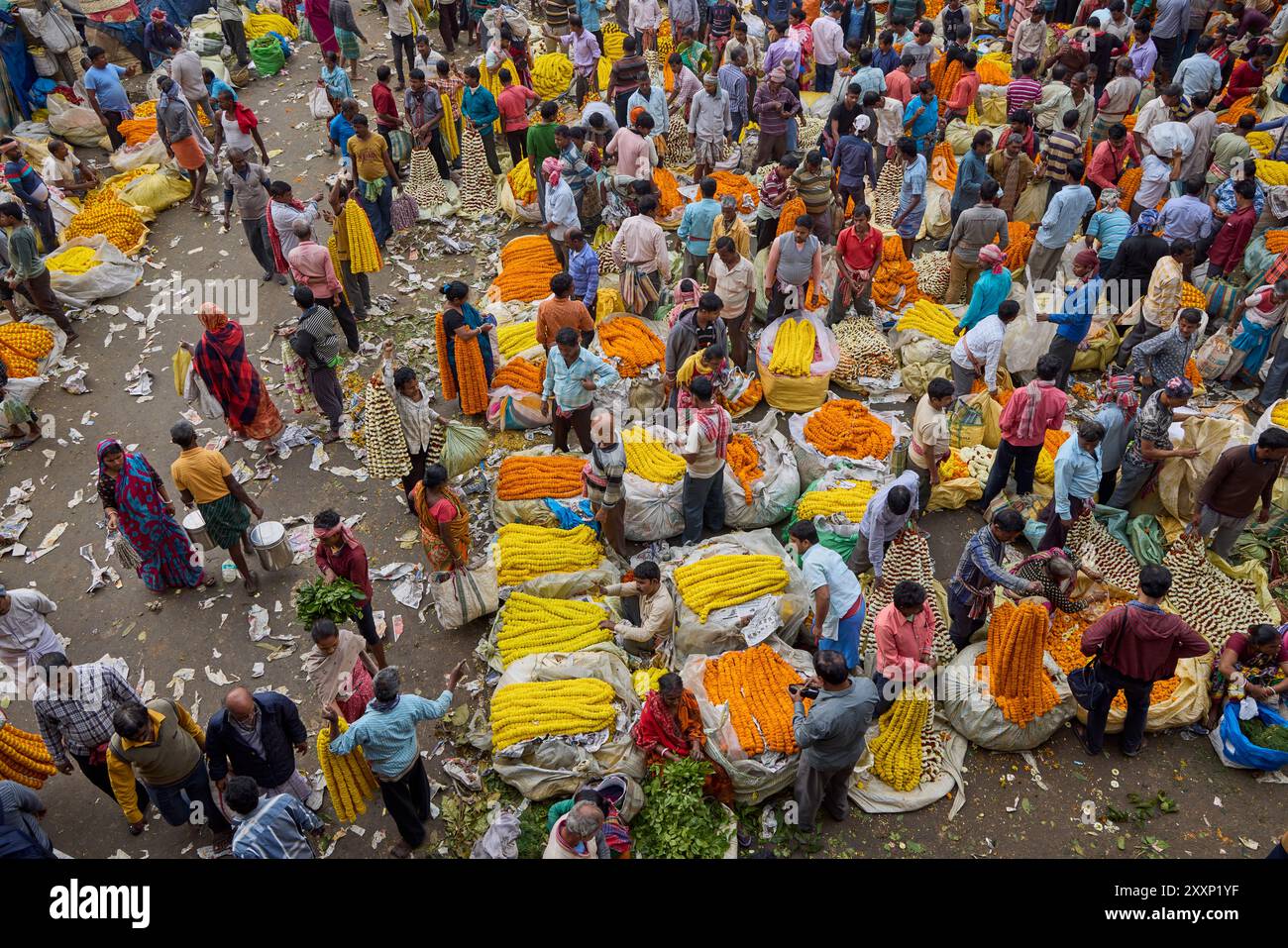 Busy, colourful Howrah Flower Market in Strand Bank Road, Kolkata ...