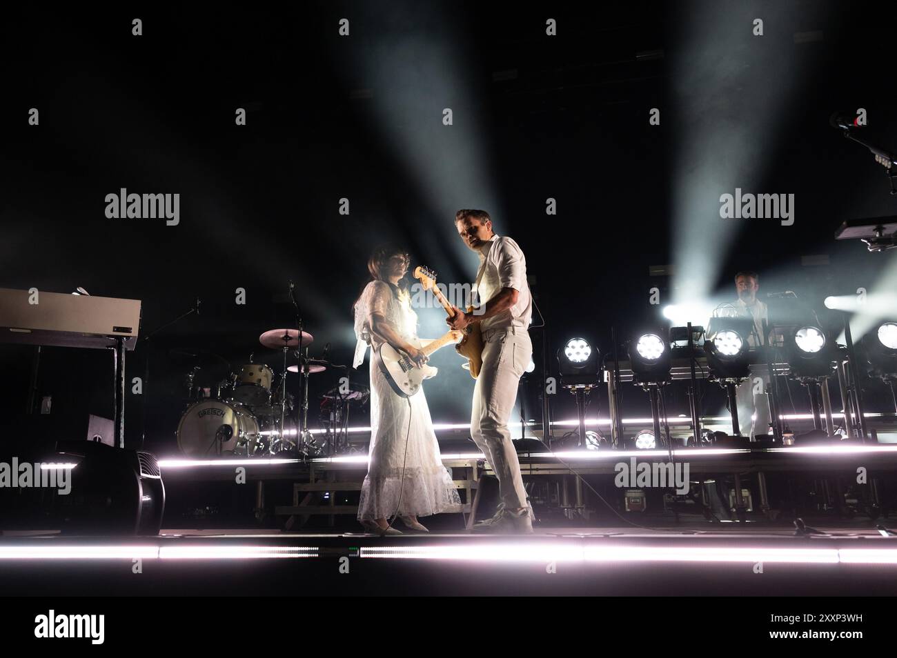 Ben Gibbard and Jenny Lewis of The Postal Service performing at OVO ...