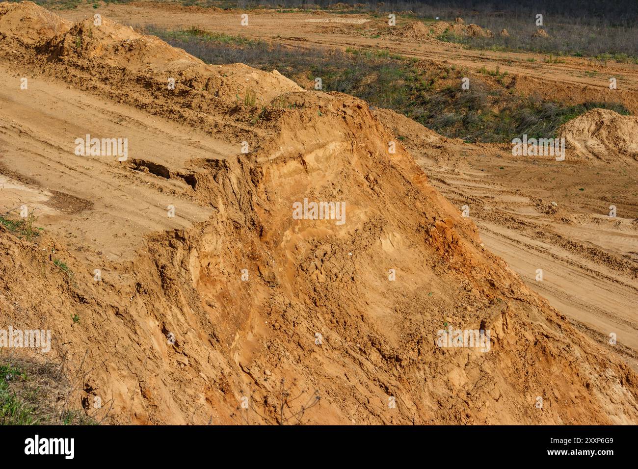 The road embankment hi-res stock photography and images - Alamy