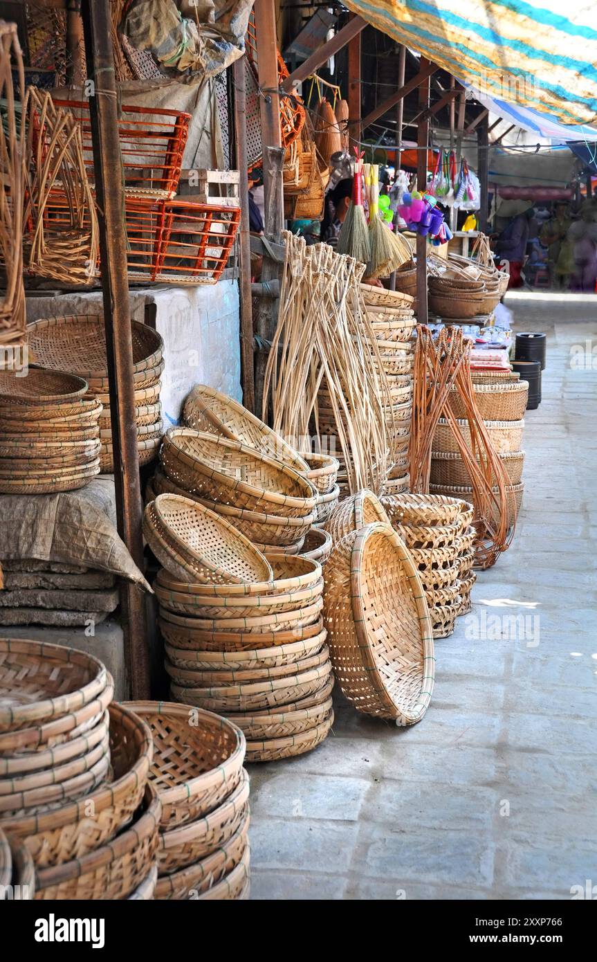 Cane basket shop hi-res stock photography and images - Alamy