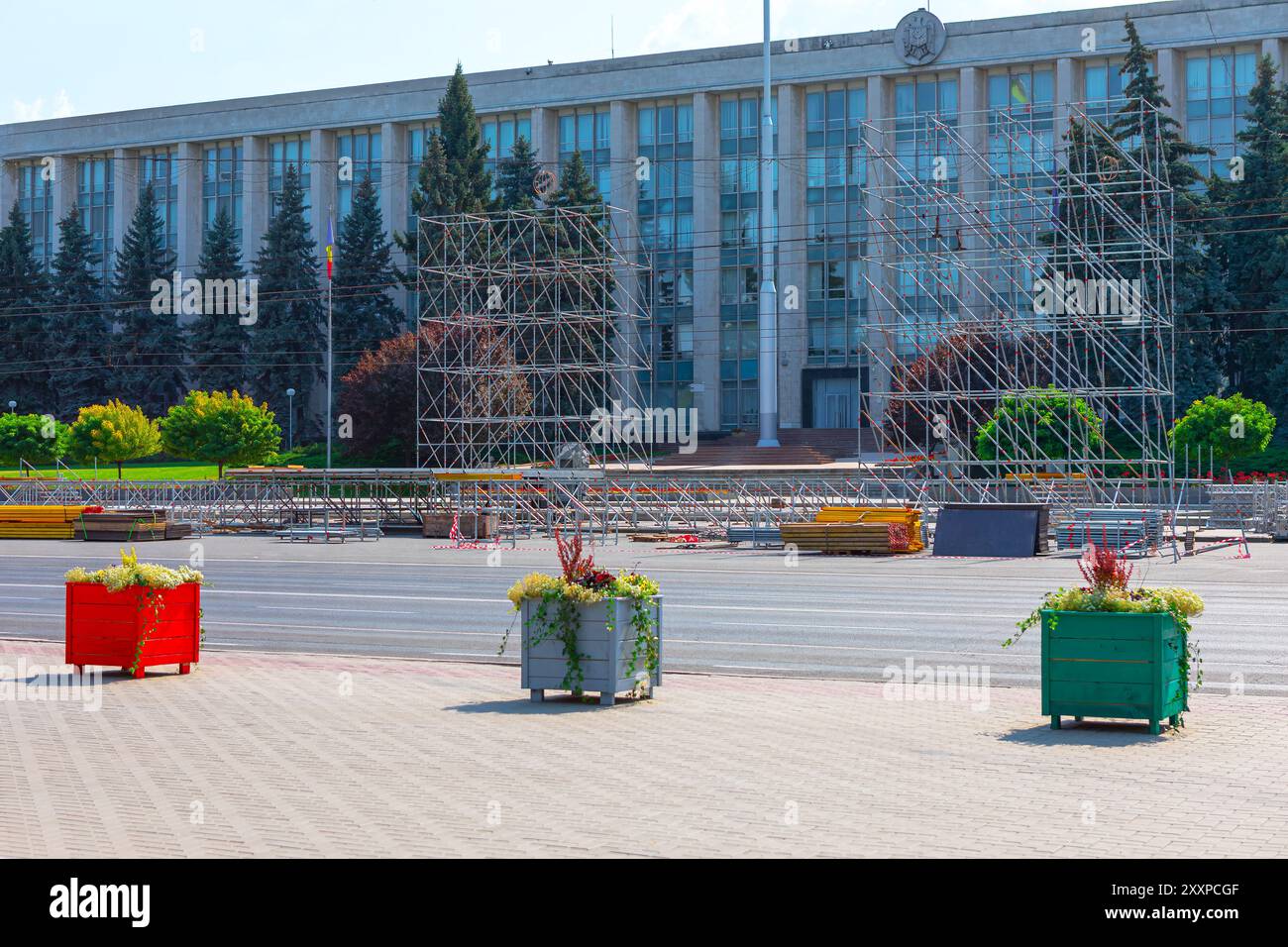 Building of the Government of Moldova in Chisinau. Setting up the stage ...