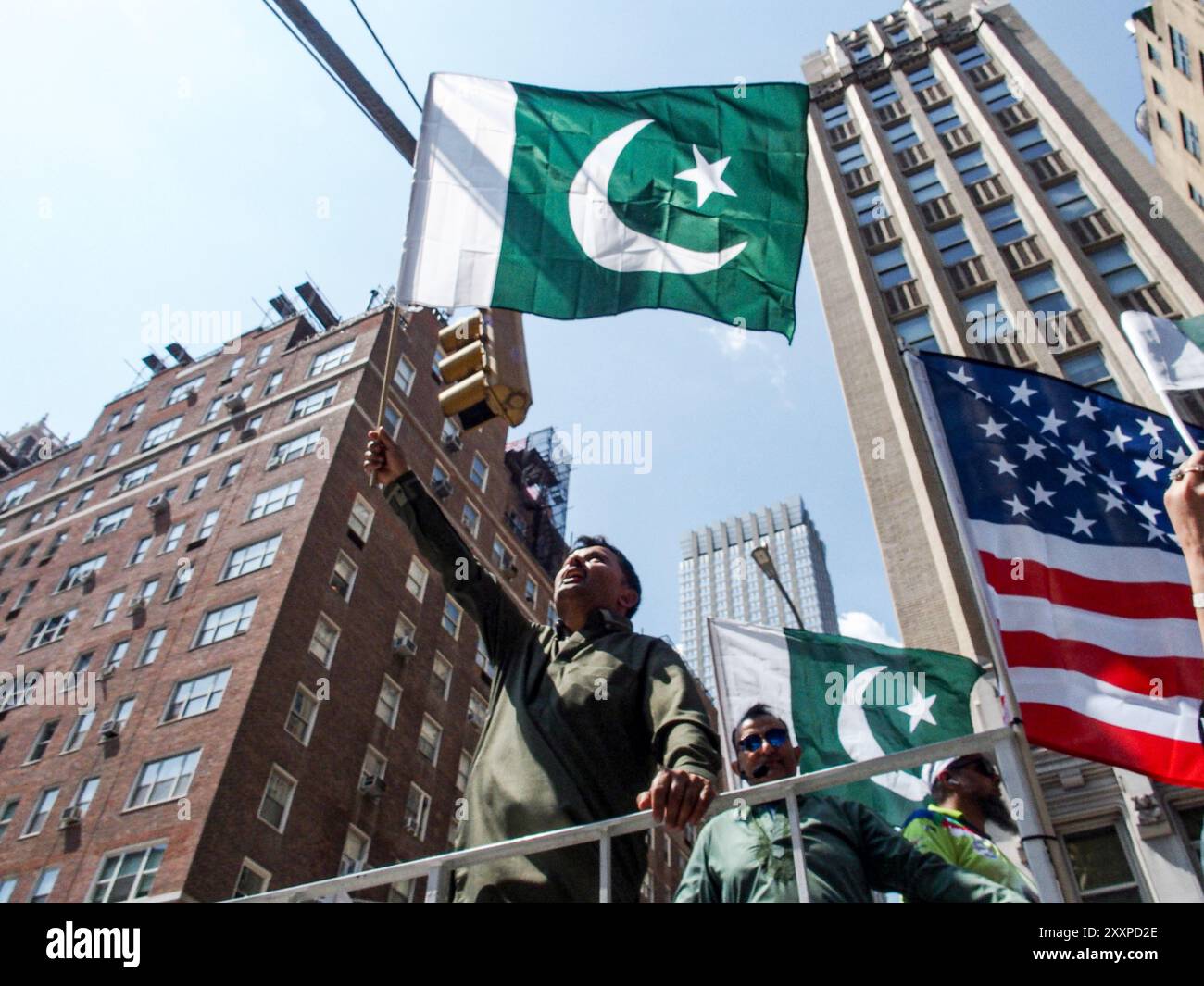 New pakistani flag 1947 hi-res stock photography and images - Alamy