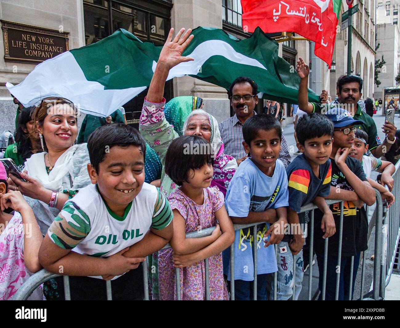 New pakistani flag 1947 hi-res stock photography and images - Alamy
