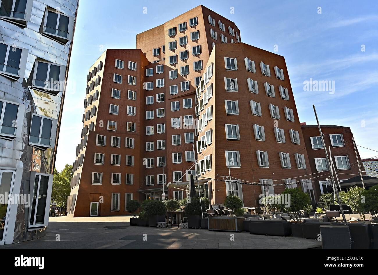 Ghery bauten hi-res stock photography and images - Alamy
