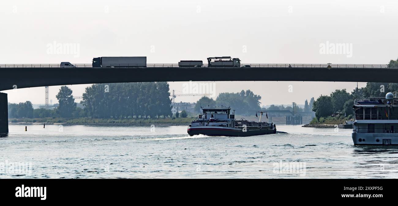 Barge transporting lorries hi-res stock photography and images - Alamy