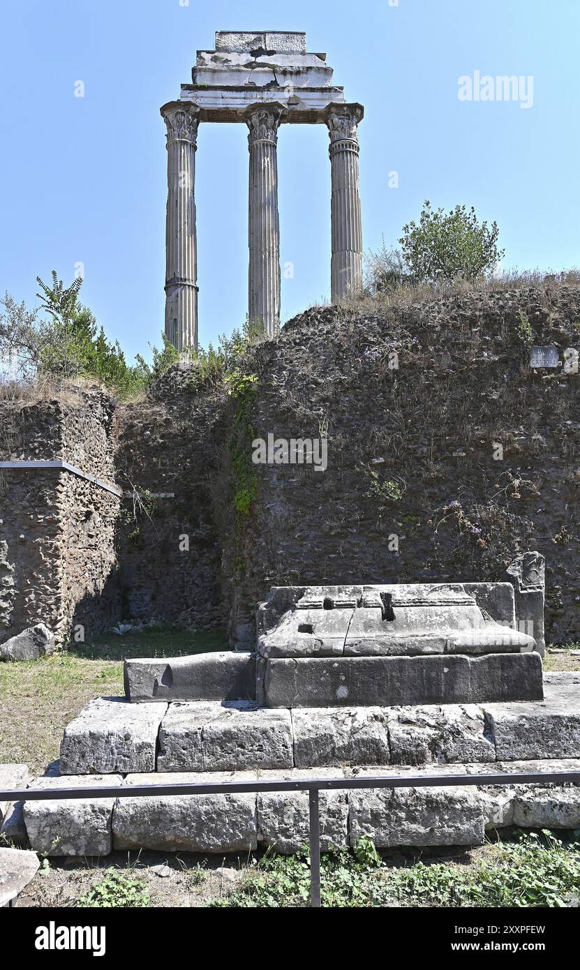 Three pillars of the temple of Castor and Pollux Stock Photo - Alamy