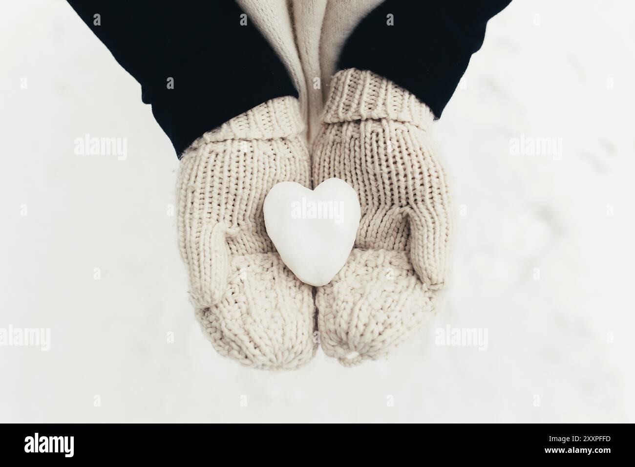 Snow heart snowball in girl gloved hands. Blurred background Stock ...