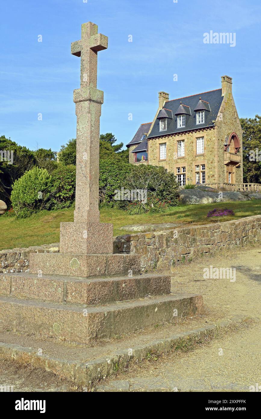 Breton cross and house, Breton cross and house Stock Photo - Alamy