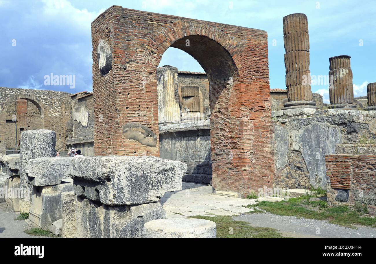 Old mural on ruins hi-res stock photography and images - Alamy