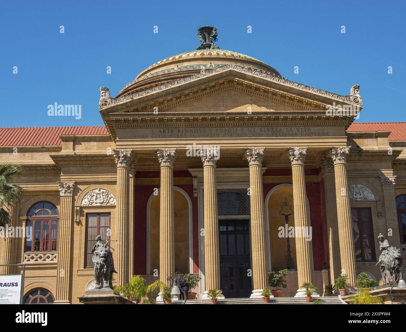The Teatro Massimo opera house in Palermo with its impressive ...