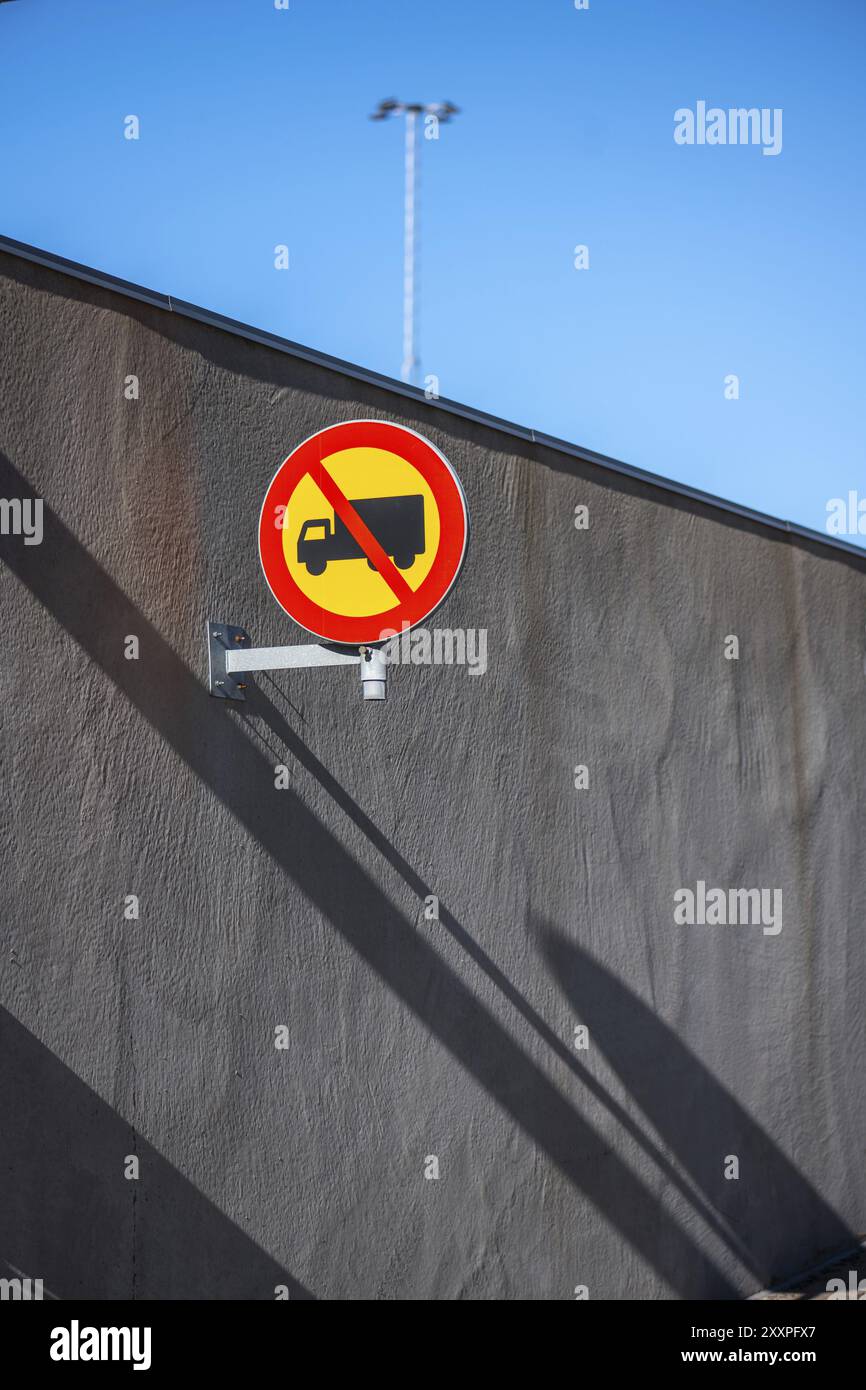 Car ramp hi-res stock photography and images - Alamy