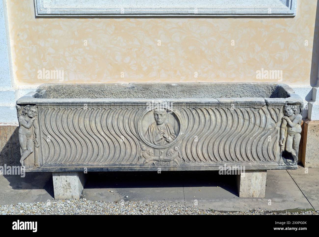 Sarcophag hi-res stock photography and images - Alamy