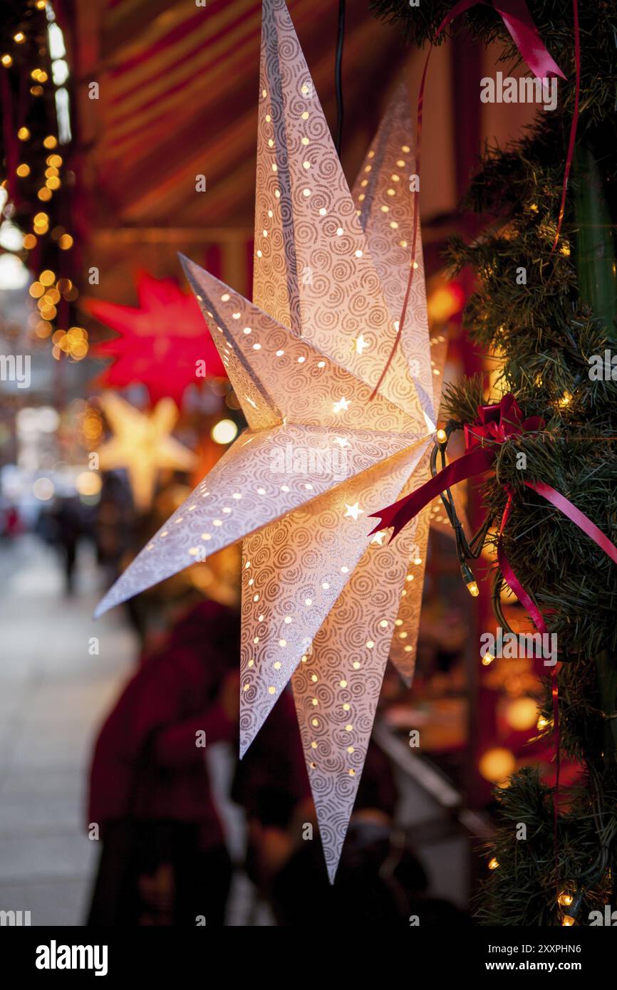 Person star shape hi-res stock photography and images - Alamy