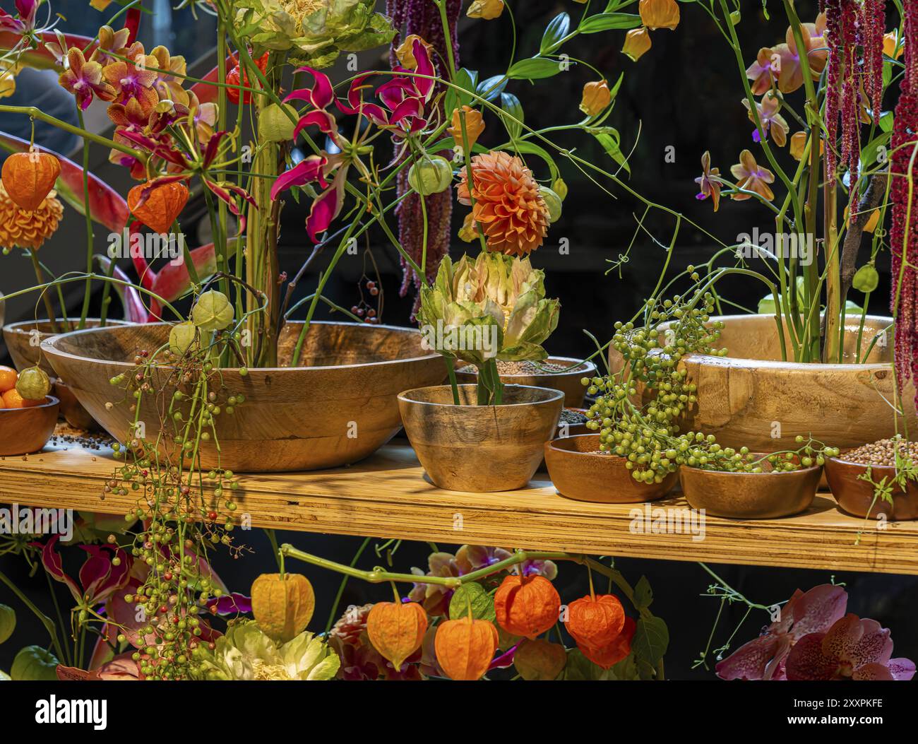 Artistic flower arrangements and decorations, German Floristry ...