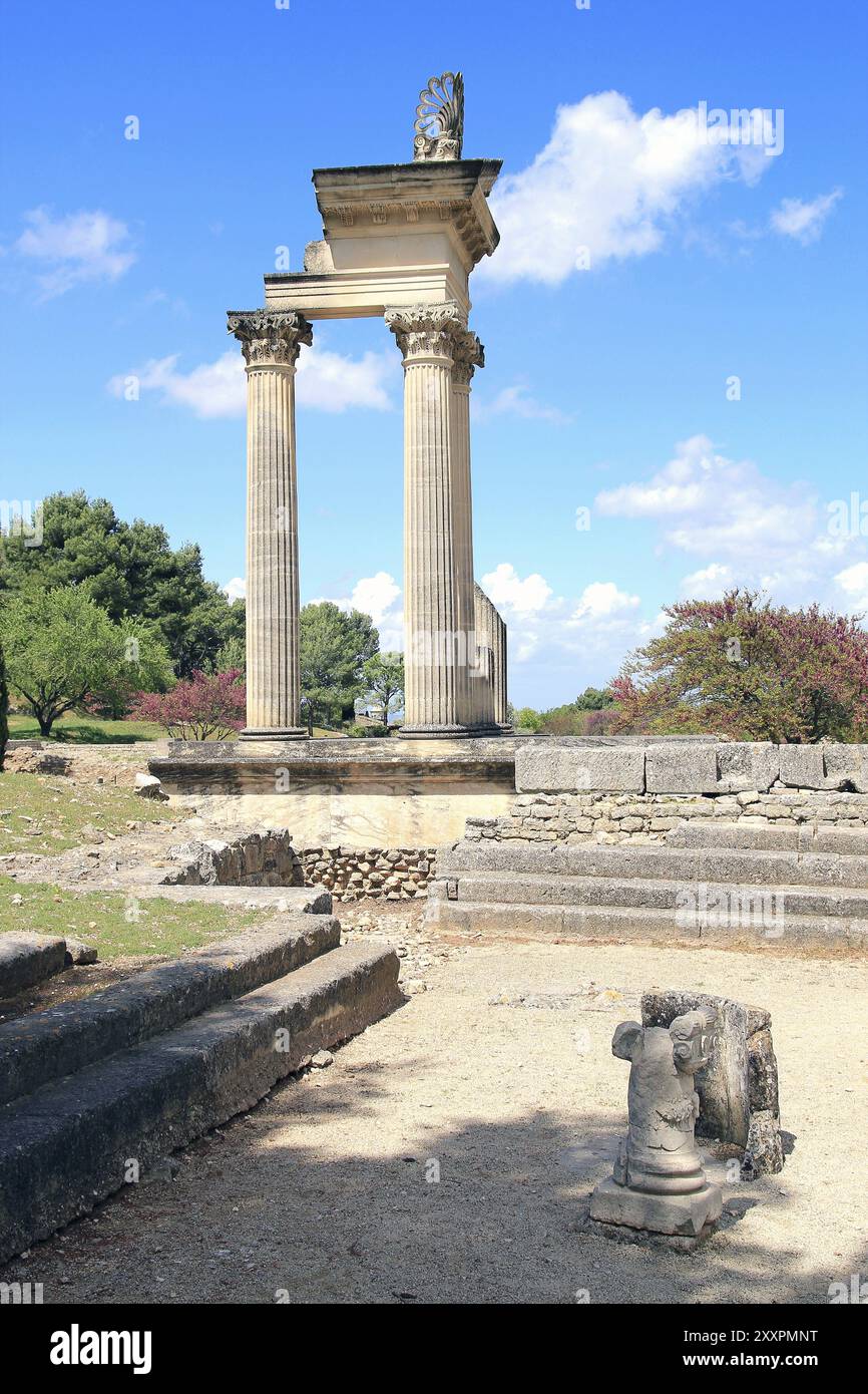 Backdrop of ancient columns hi-res stock photography and images - Alamy
