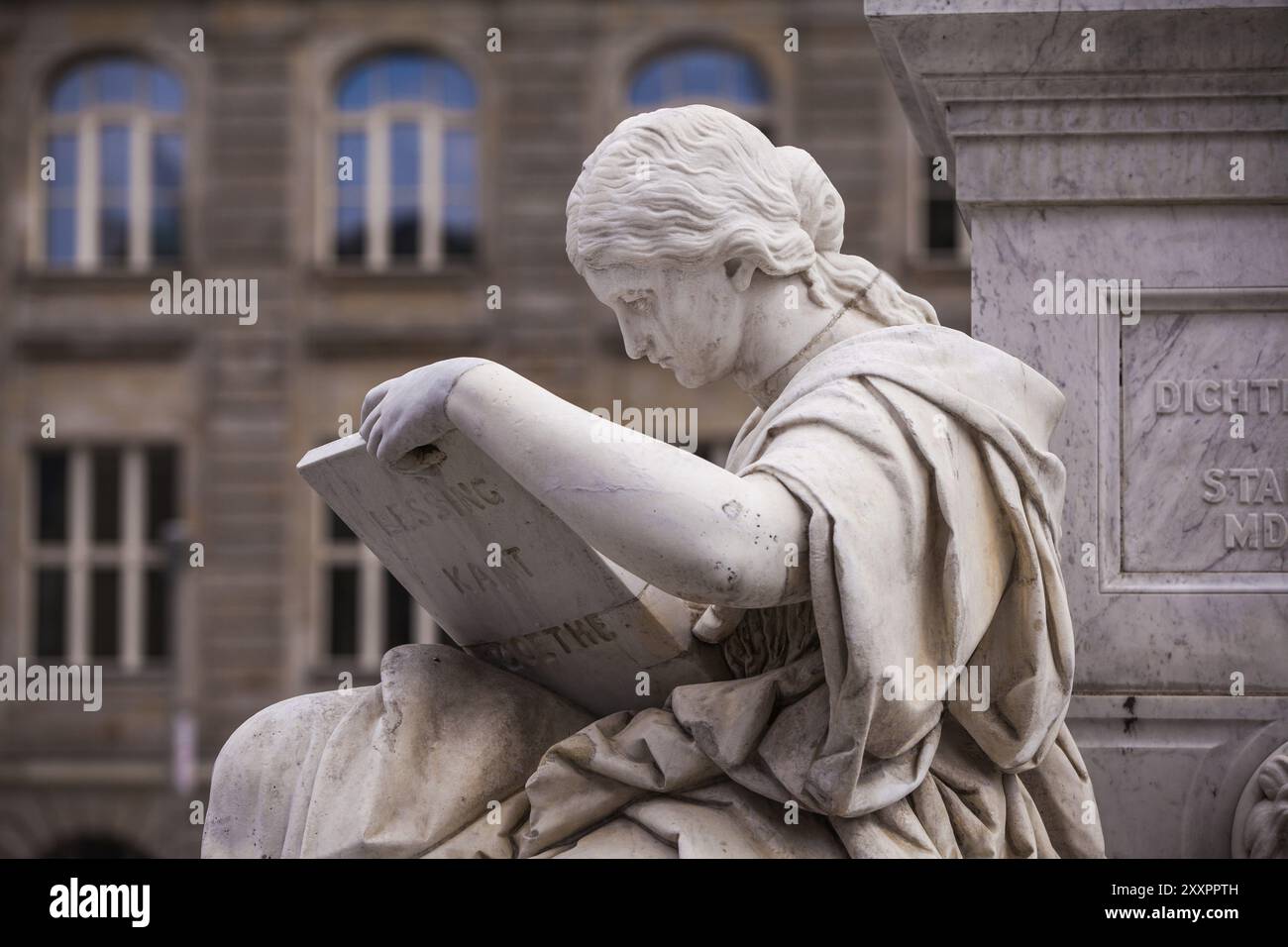 Statue of a reading scholar Stock Photo - Alamy