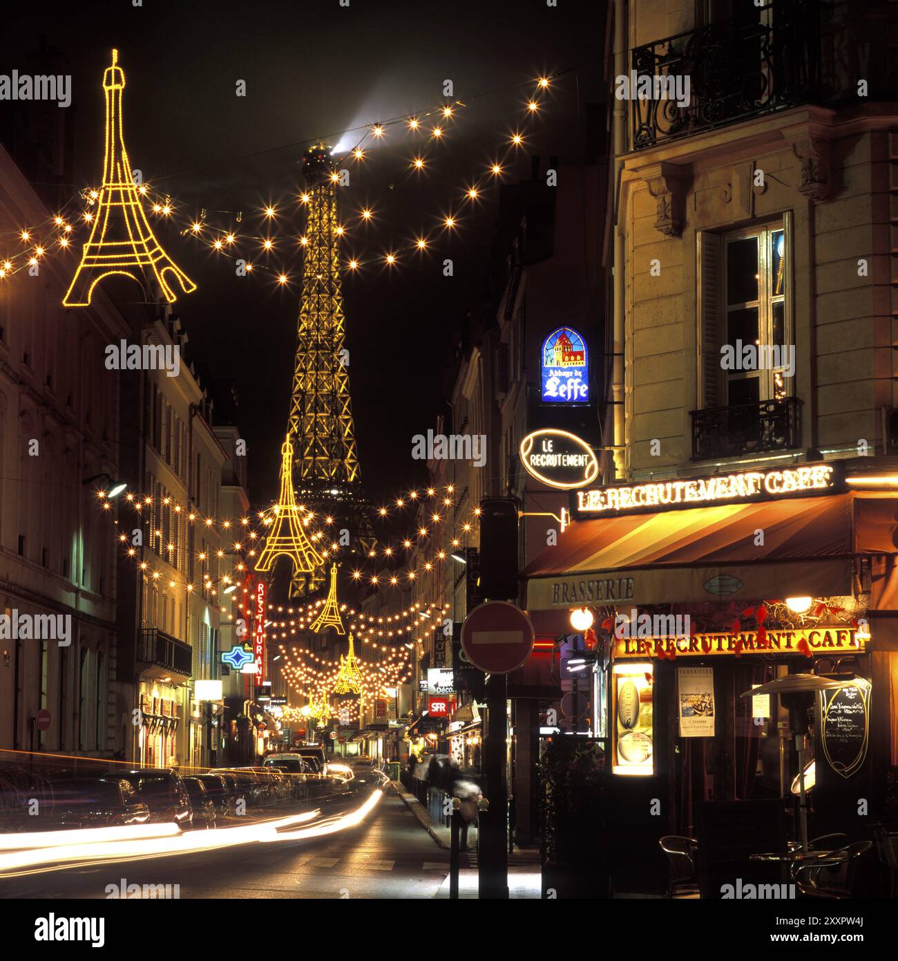 Eiffel tower christmas lights hi-res stock photography and images - Alamy