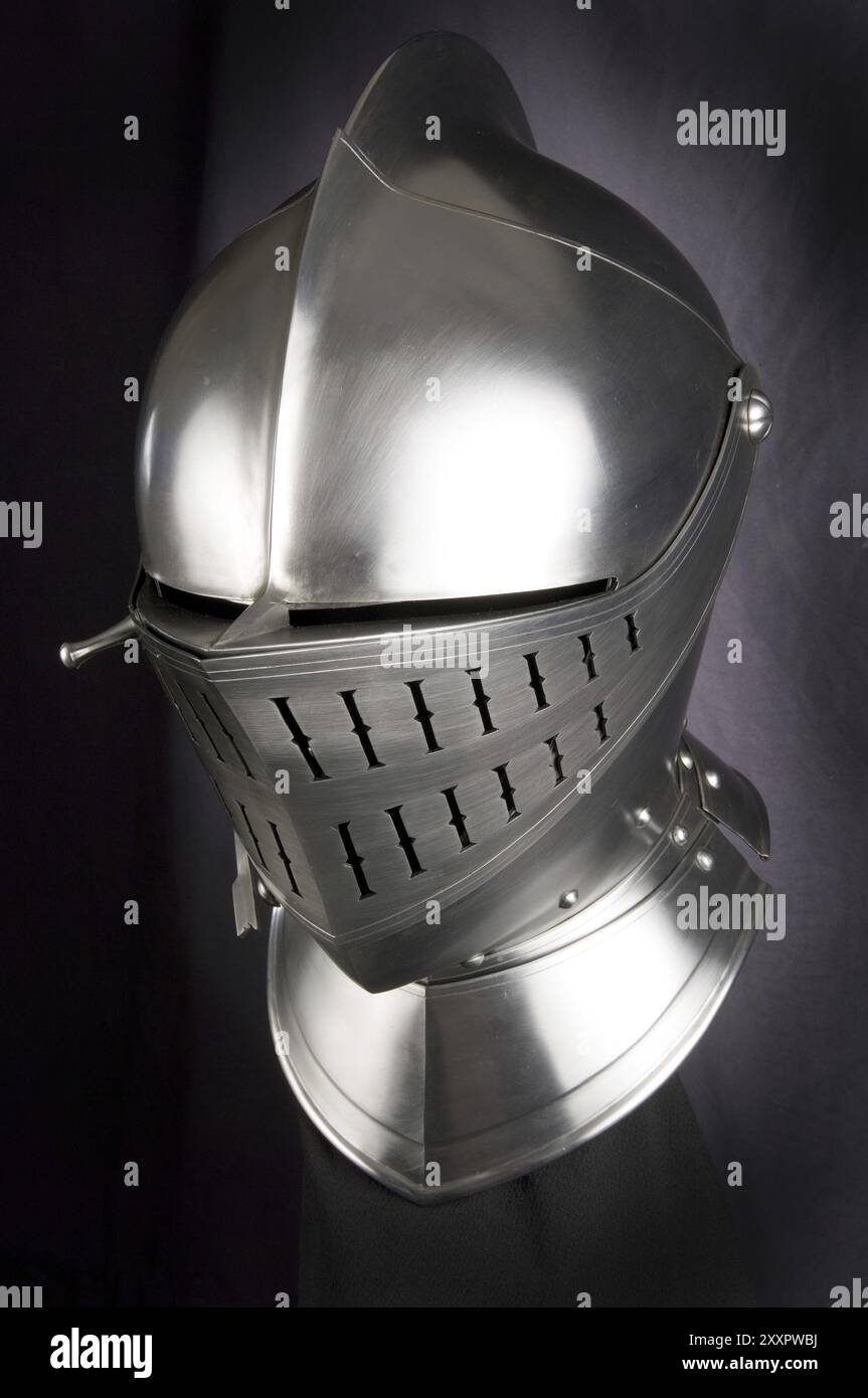 Armour of the knight hi-res stock photography and images - Alamy