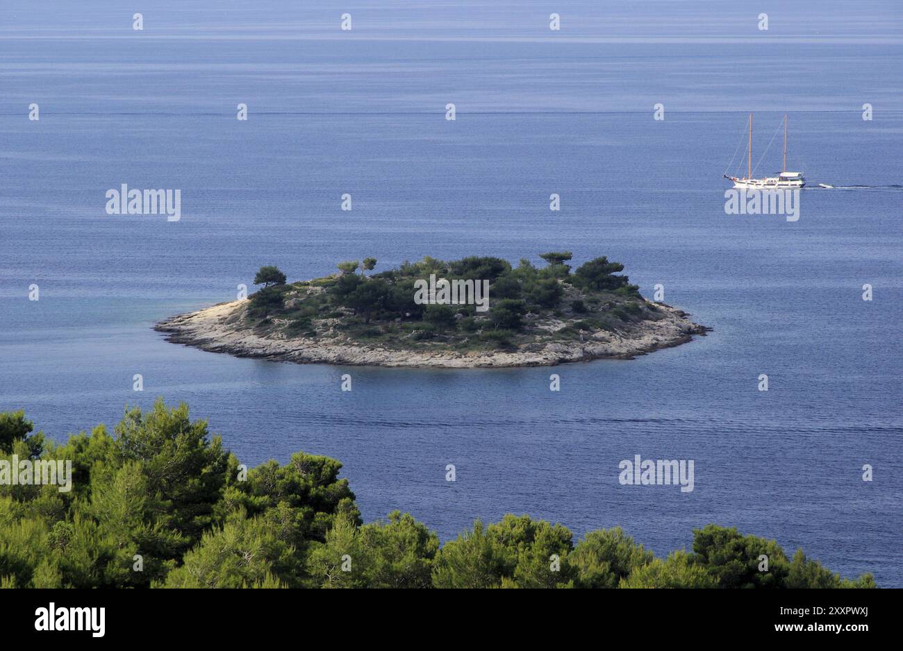 Murter Insel vor der Insel, Murter island in front of the island Stock ...