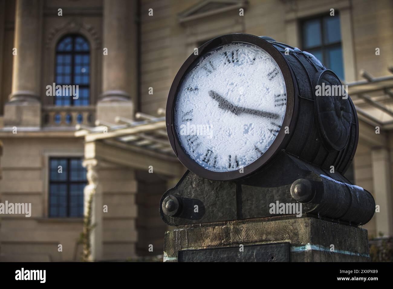Historical clock face hi-res stock photography and images - Alamy