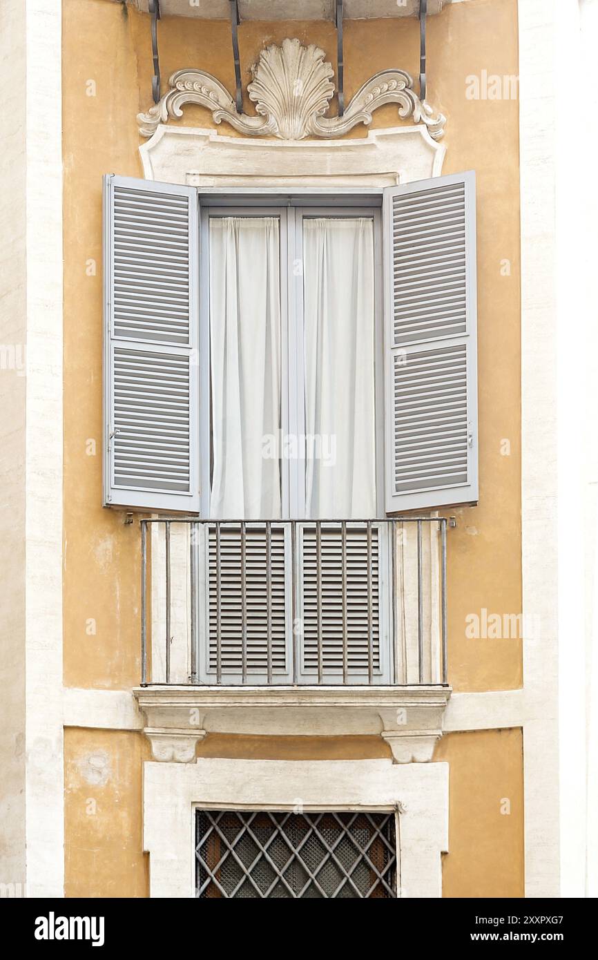 Residential building in rome hi-res stock photography and images - Alamy