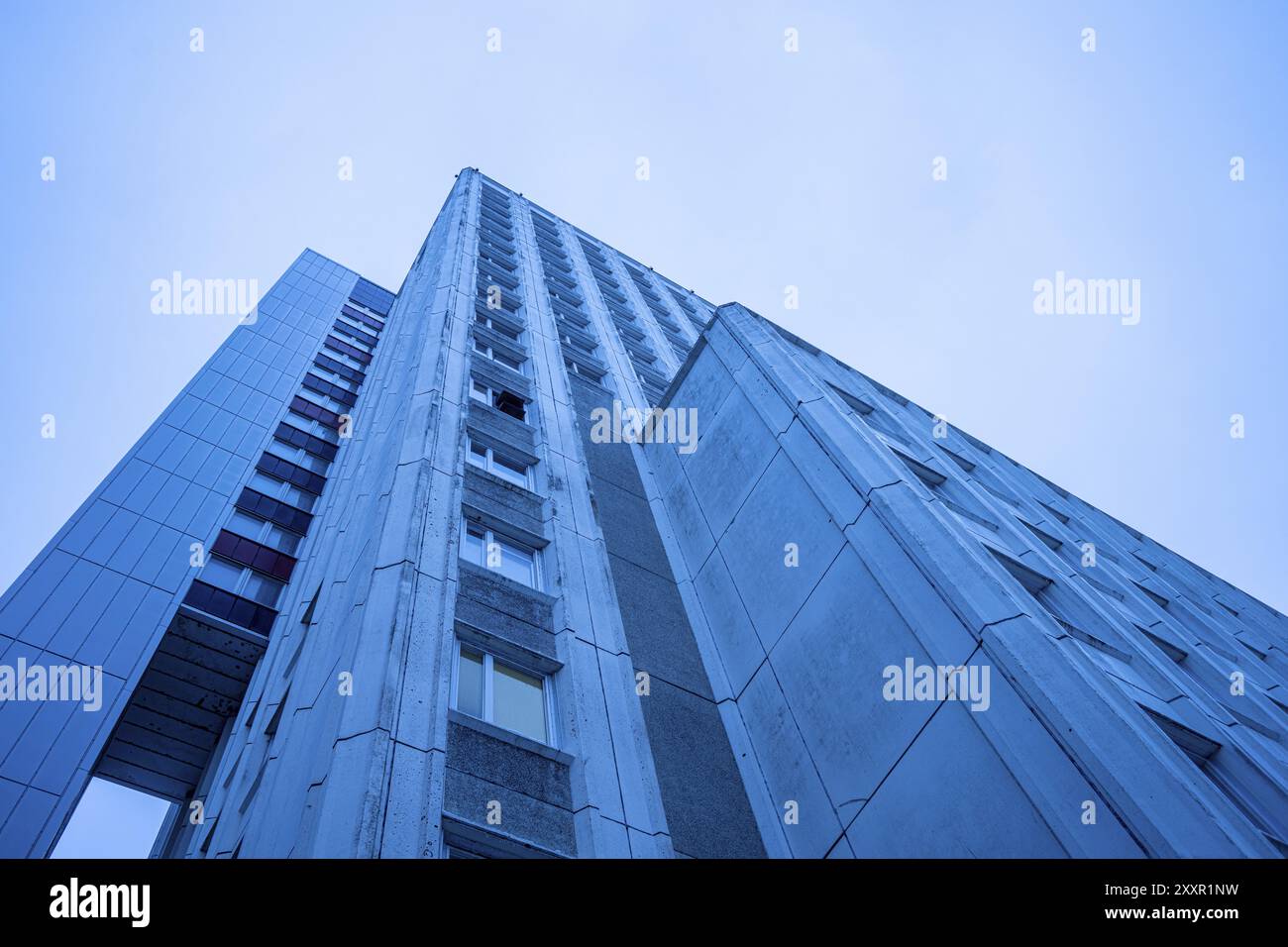 Exterior elevator shaft of a tall white high rise building Stock Photo ...