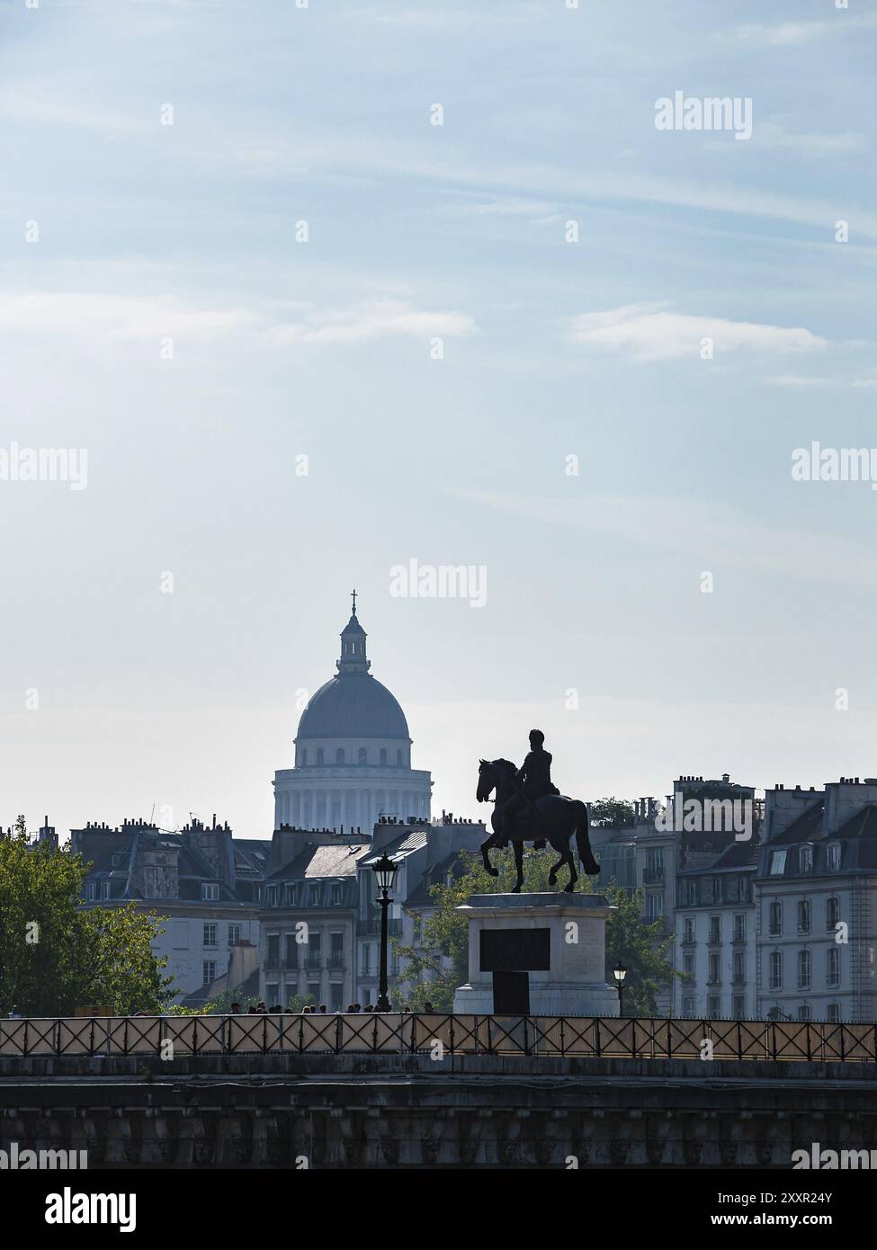 Historic paris structure hi-res stock photography and images - Alamy