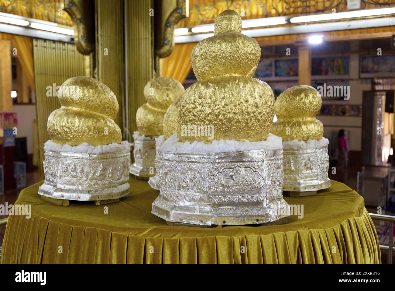 Golden Buddha figures in the Phaung Daw U pagoda on Inle Lake in Myanmar Stock Photo - Alamy