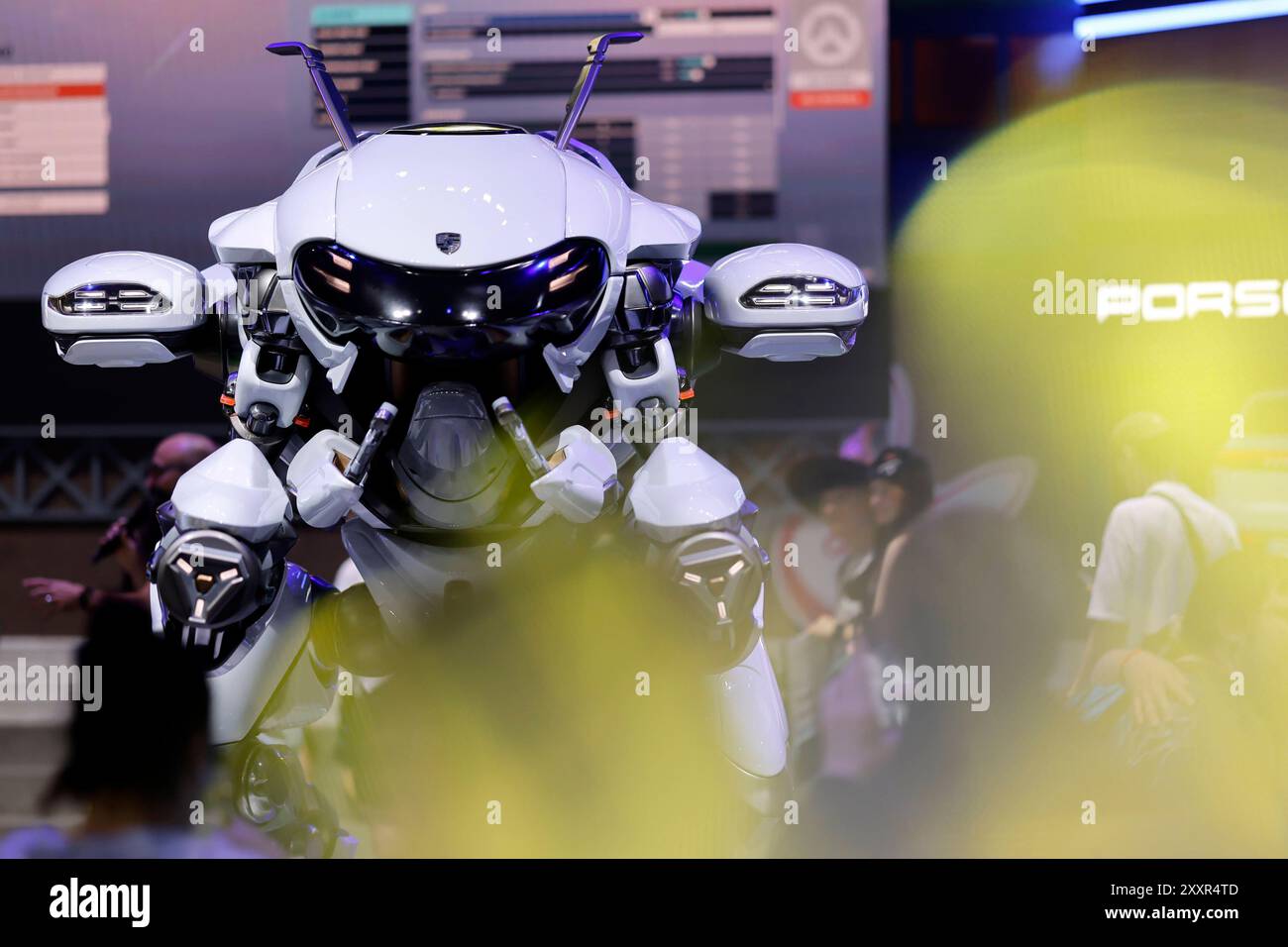 Roboter logo hi-res stock photography and images - Alamy