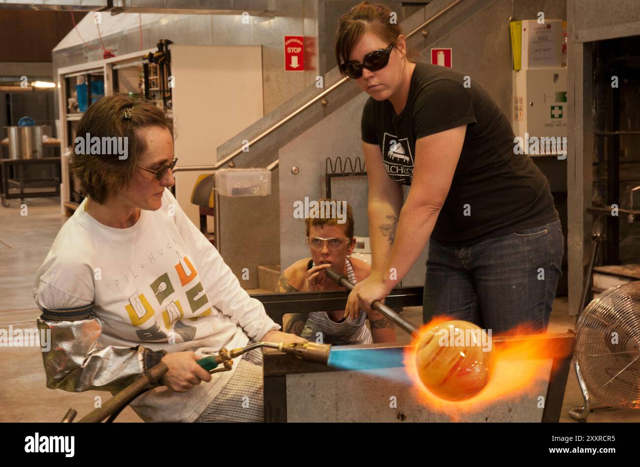 Glass artists at work in the Canberra Glassworks Stock Photo - Alamy