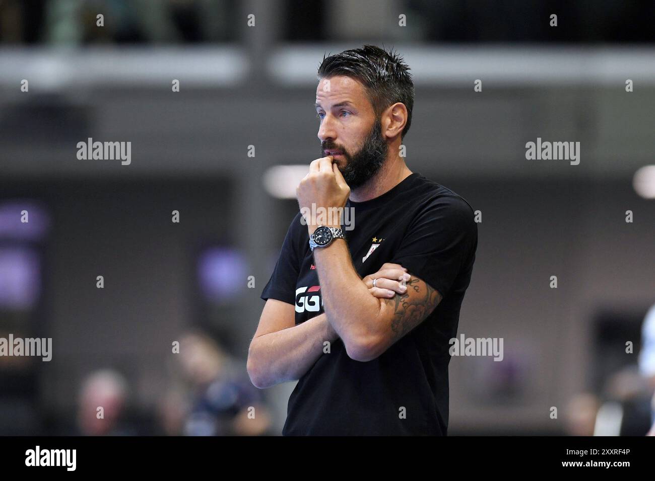 Bennet Wiegert (Trainer SC Magdeburg) nachdenklich , GER, MT Melsungen ...