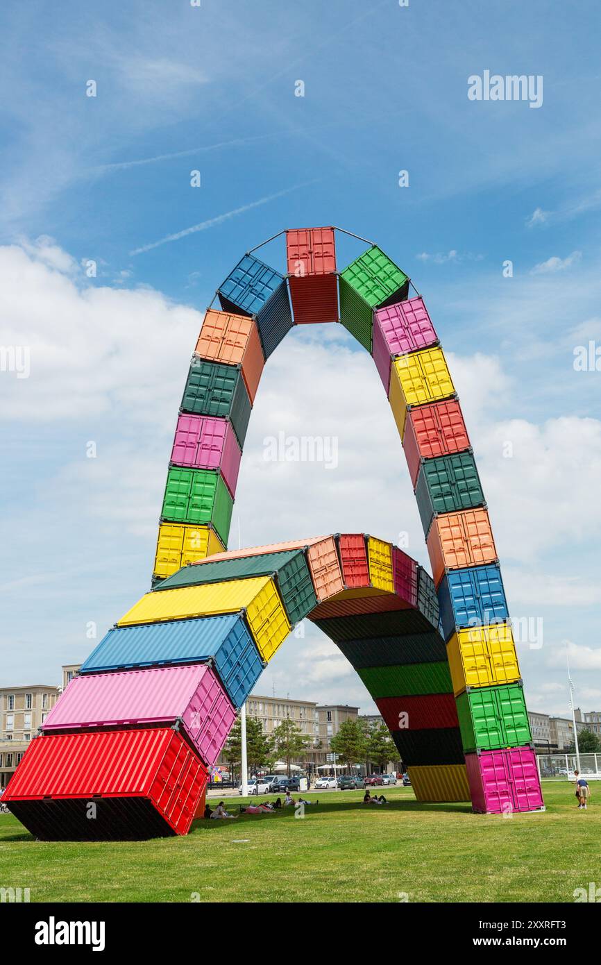 This impressive shipping container art installation by Vincent Ganivet ...
