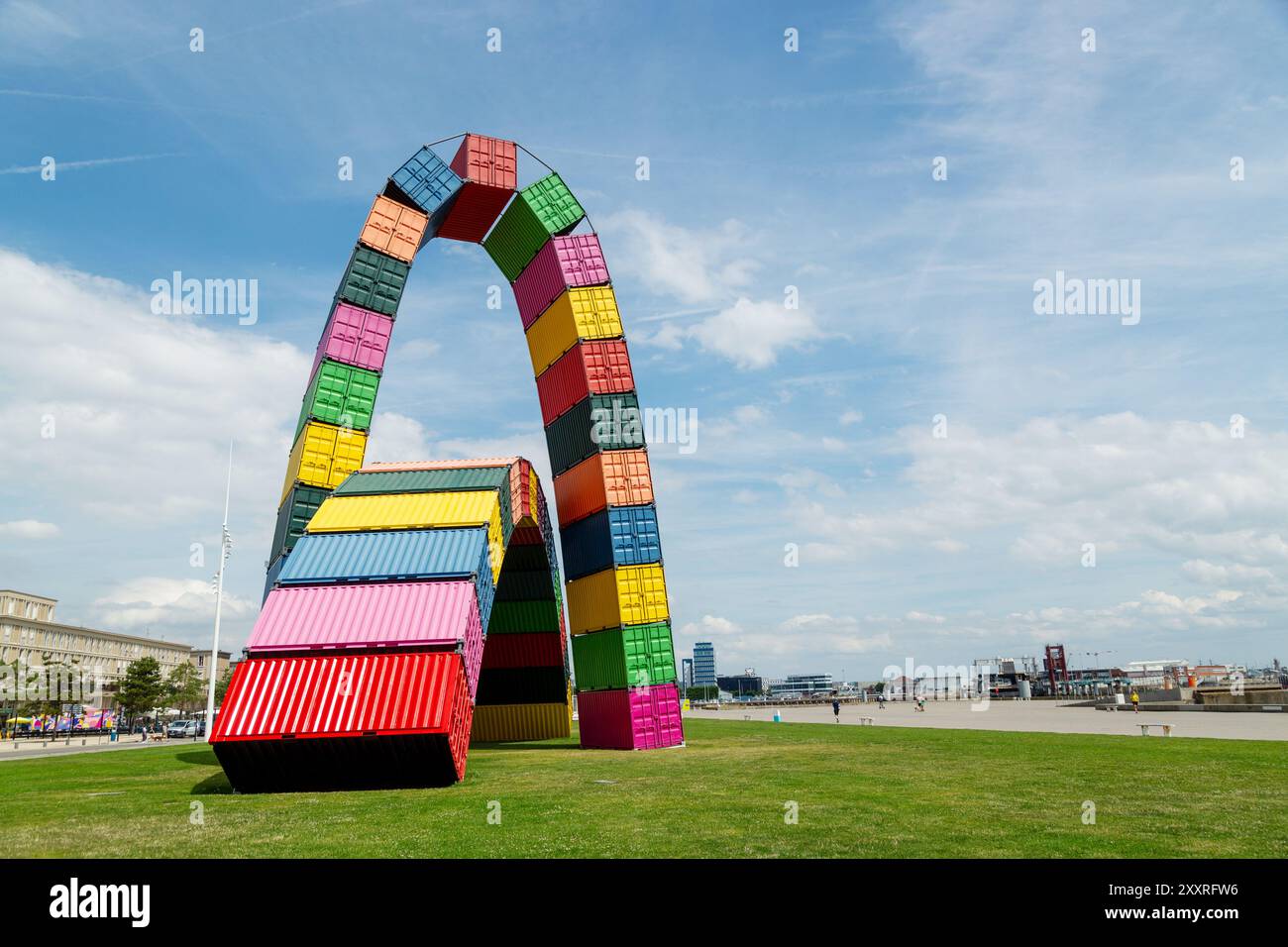 This impressive shipping container art installation by Vincent Ganivet ...
