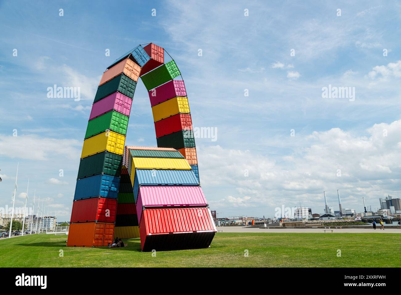 This impressive shipping container art installation by Vincent Ganivet ...