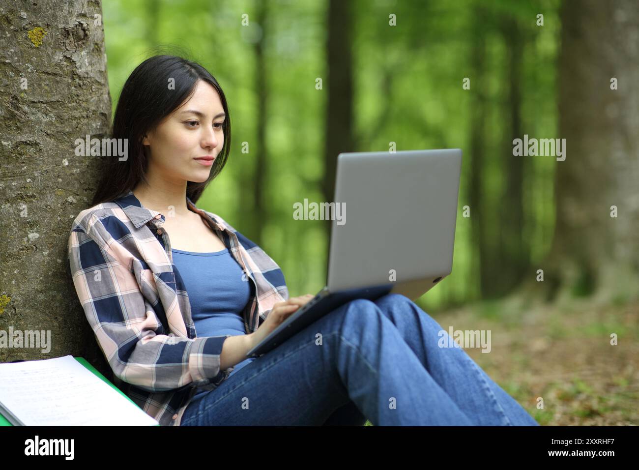 Asian laptop student hi-res stock photography and images - Alamy