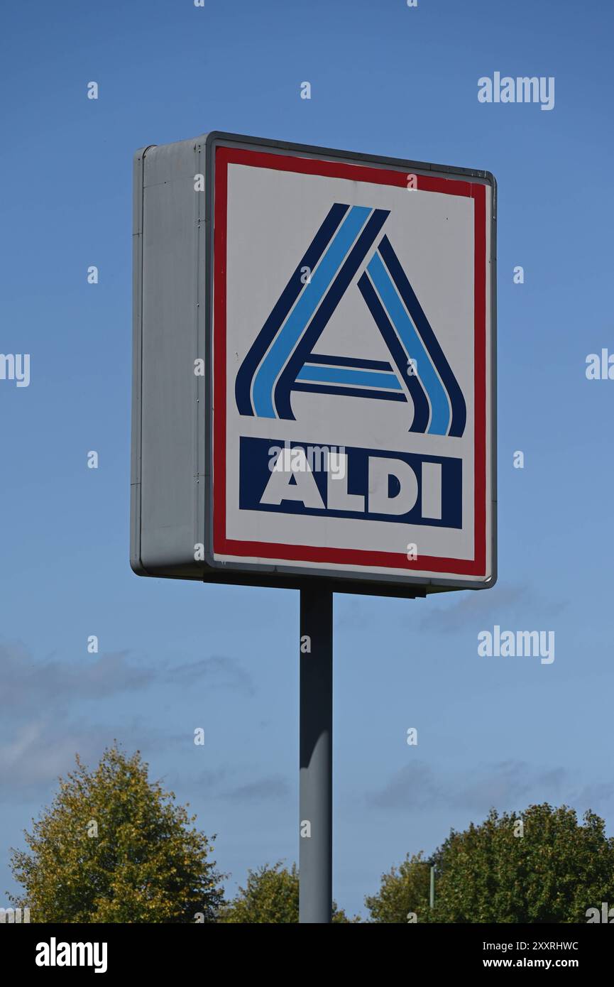 Logo, Schriftzug des Discounter ALDI NORD auf einem Schild an einer ...
