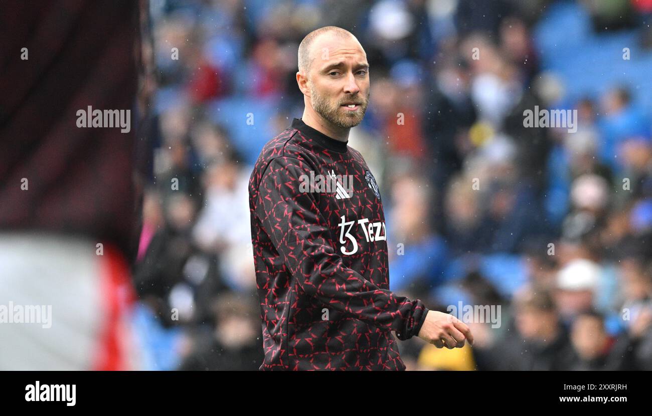 Christian eriksen warming up hi-res stock photography and images - Alamy