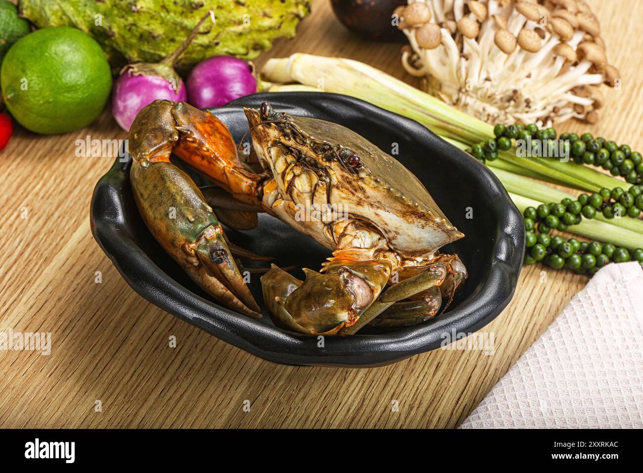 Delicous fresh raw uncooked crab in the bowl Stock Photo - Alamy