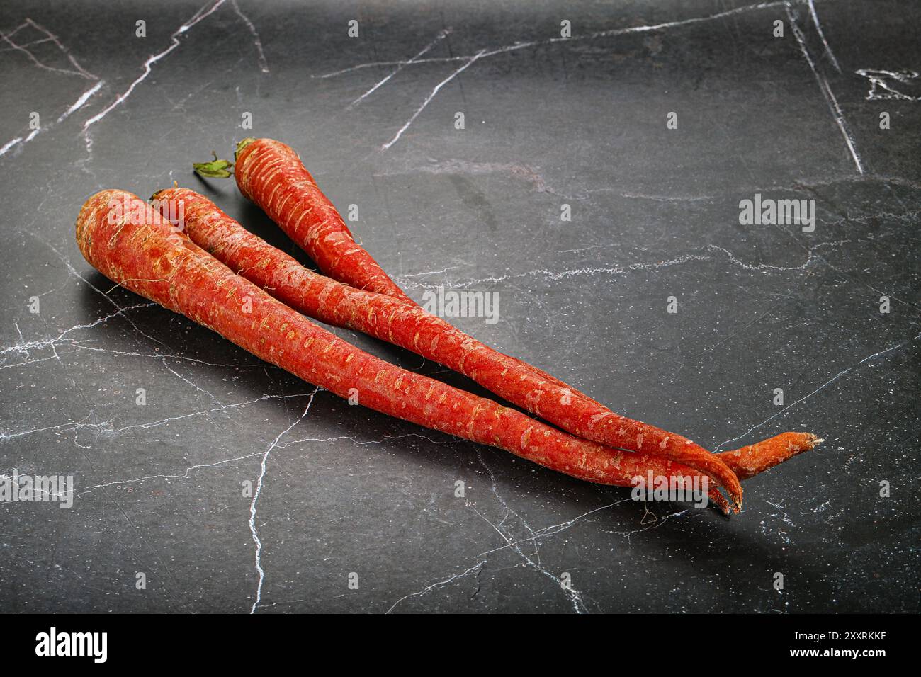 Raw ripe Indian red carrot root Stock Photo - Alamy