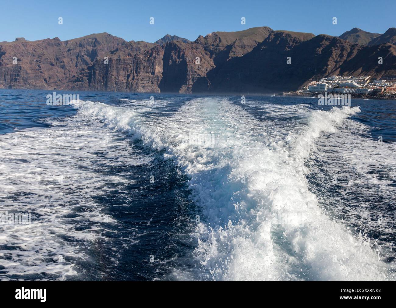 Wake trace behind speed boat in the sea Stock Photo - Alamy