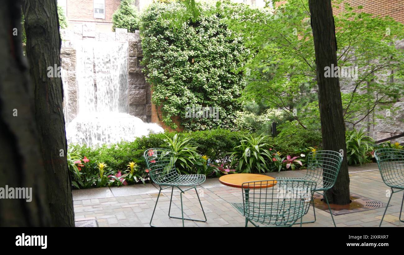 New York City life, urban public park, Greenacre park waterfall ...