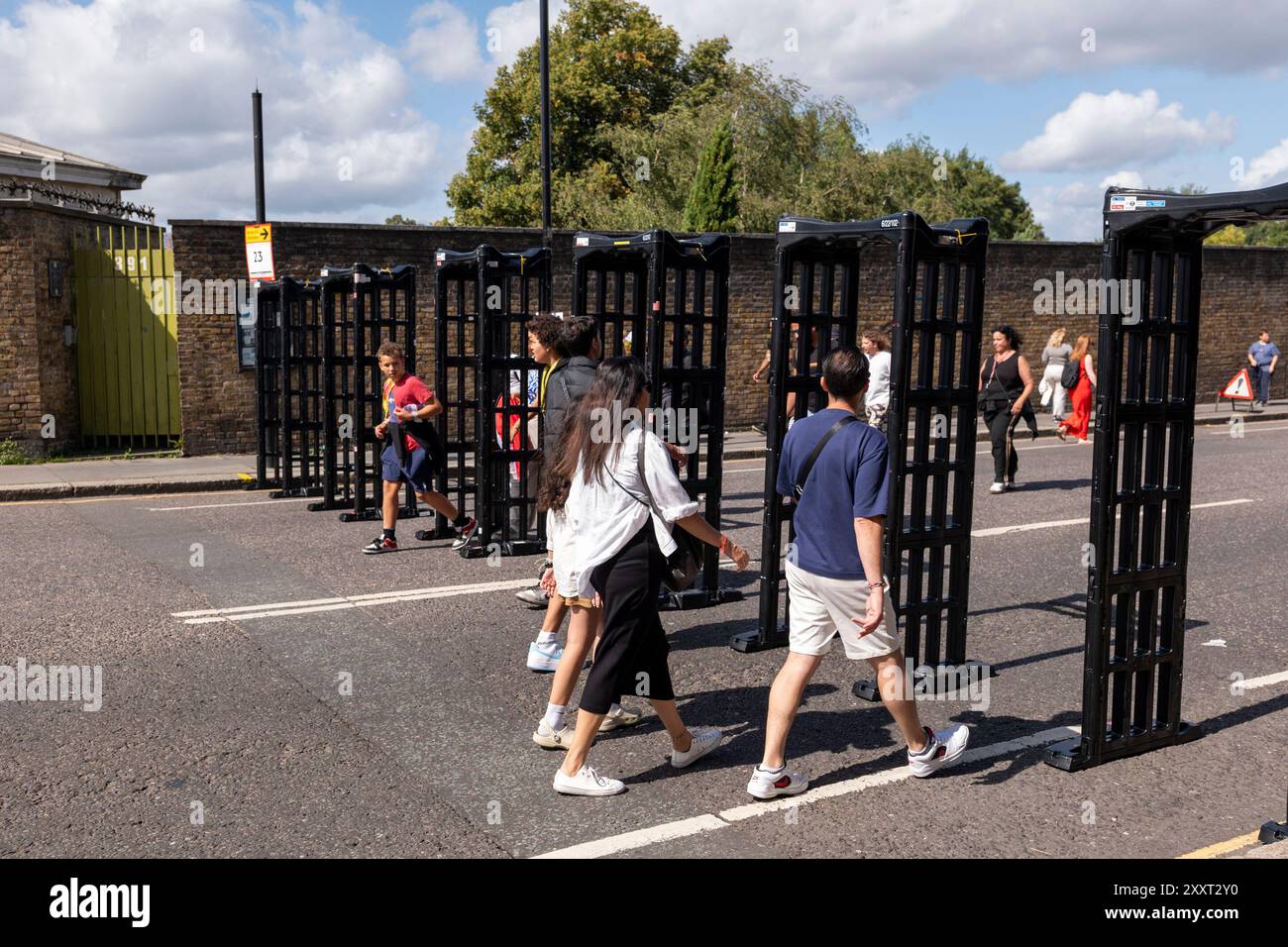 Metal detecting knife arches at the Notting Hill Carnival Stock Photo ...