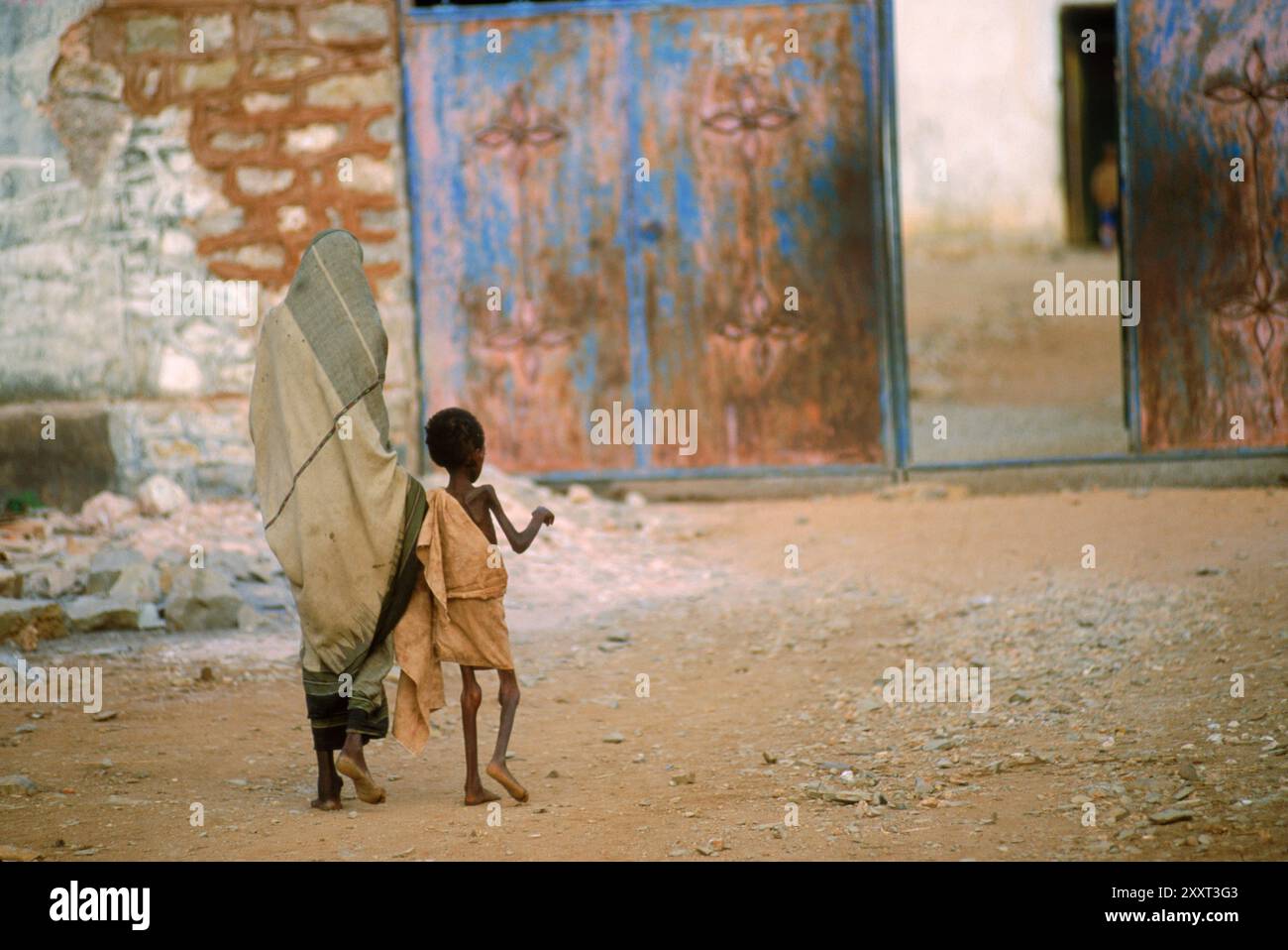 Victims of the famine on a street in Baidoa, Somalia Stock Photo - Alamy